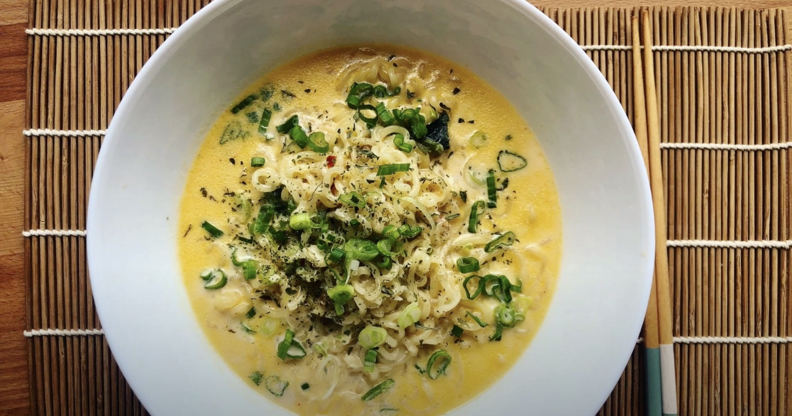 Recept: Romige instant noodles met melk en kaas - Kookpraatjes