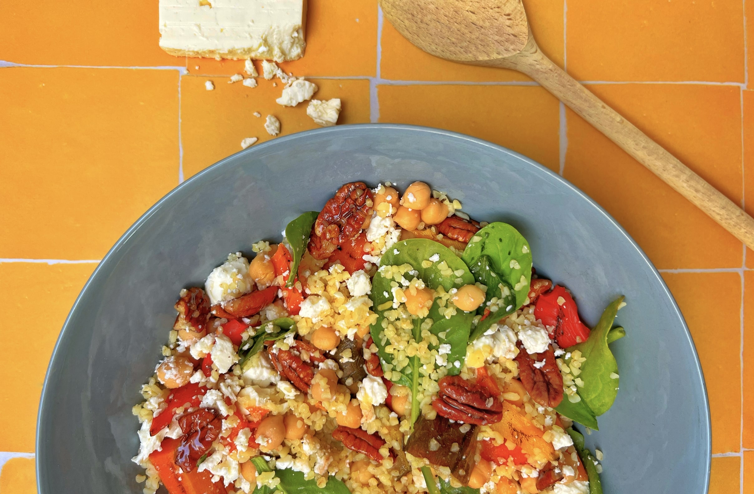 Recept: Bulgursalade met feta, gegrilde groenten, kikkererwten en ...